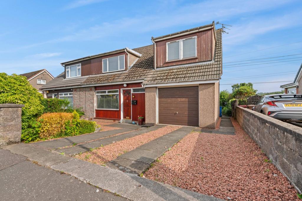 Lade Drive, Larbert, FK5 4 bed semi-detached villa - £250,000