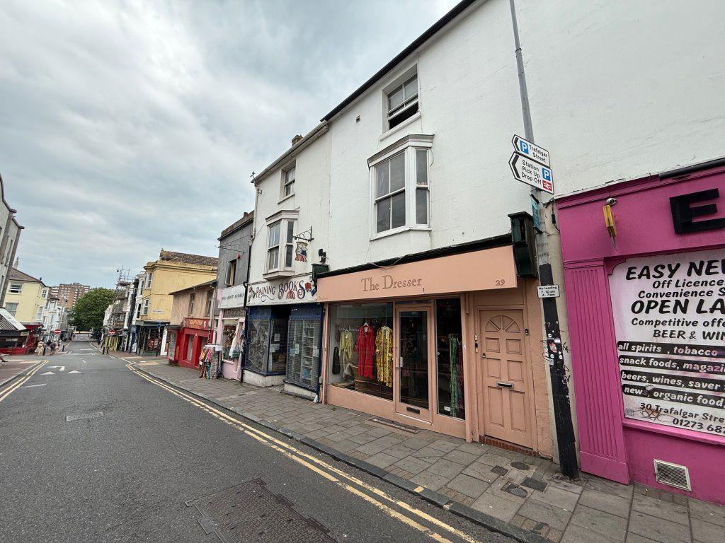 Trafalgar Street, Brighton, BN1 4ED. 1 bed flat - £1,100 pcm (£254 pw)