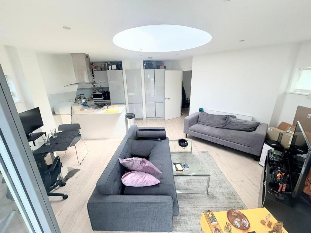 Ostro House, Finchley Road, NW2 1 bed flat to rent - £2,000 pcm (£462 pw)