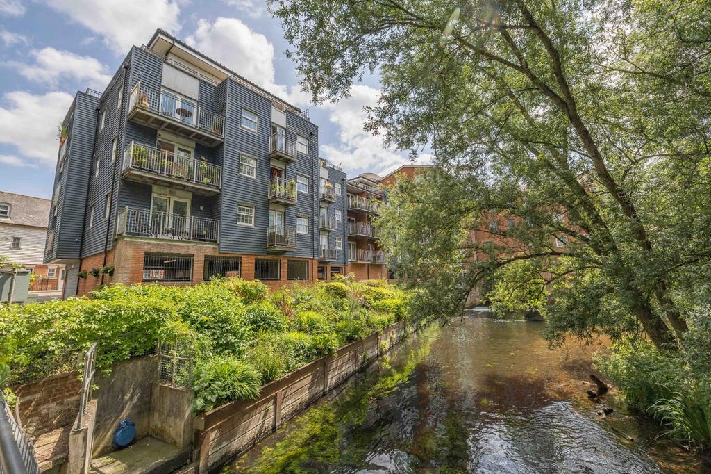 Barton Mill Road, Canterbury, Kent, CT1 2 bed penthouse - £1,600 pcm (£ ...