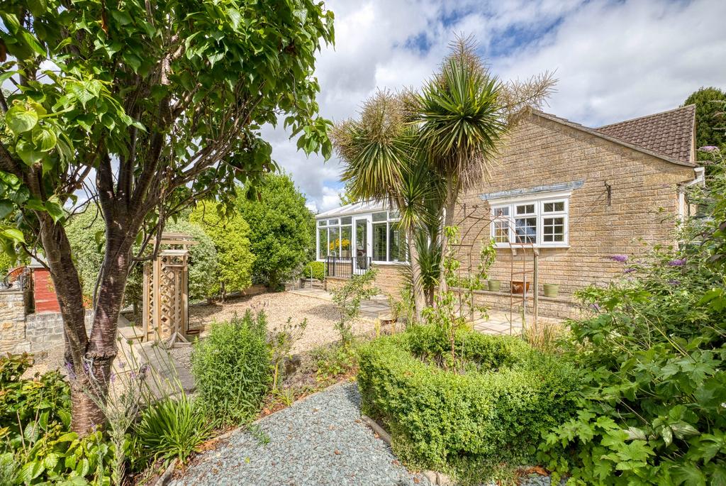 Knights Yard, High Street, Castle... 3 bed detached bungalow for sale ...