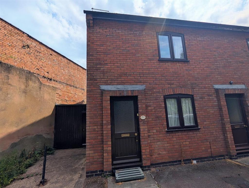 Mount Lane, Newark On Trent 2 bed end of terrace house for sale - £120,000