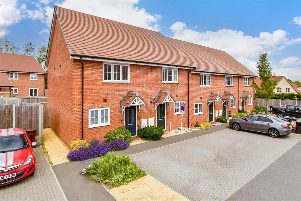 Ernest Road, West Malling, Kent 2 bed end of terrace house - £182,500