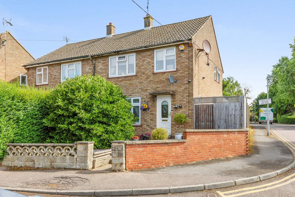 Clarion Close, Hitchin SG5 3 bed semi-detached house - £400,000
