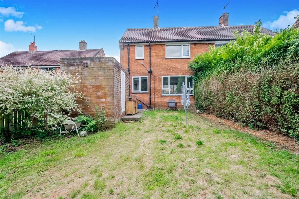 Stonebridge Grove, Leeds 2 bed semi-detached house for sale - £175,000