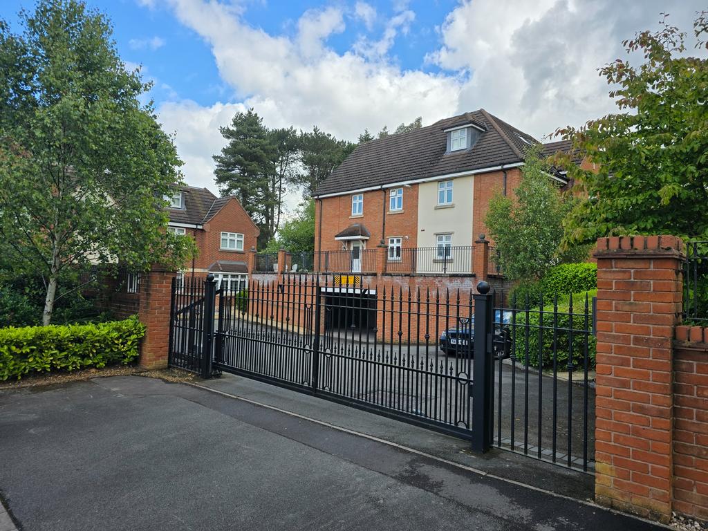 Tamworth Road, Sutton Coldfield, B75 2 bed flat - £1,100 pcm (£254 pw)