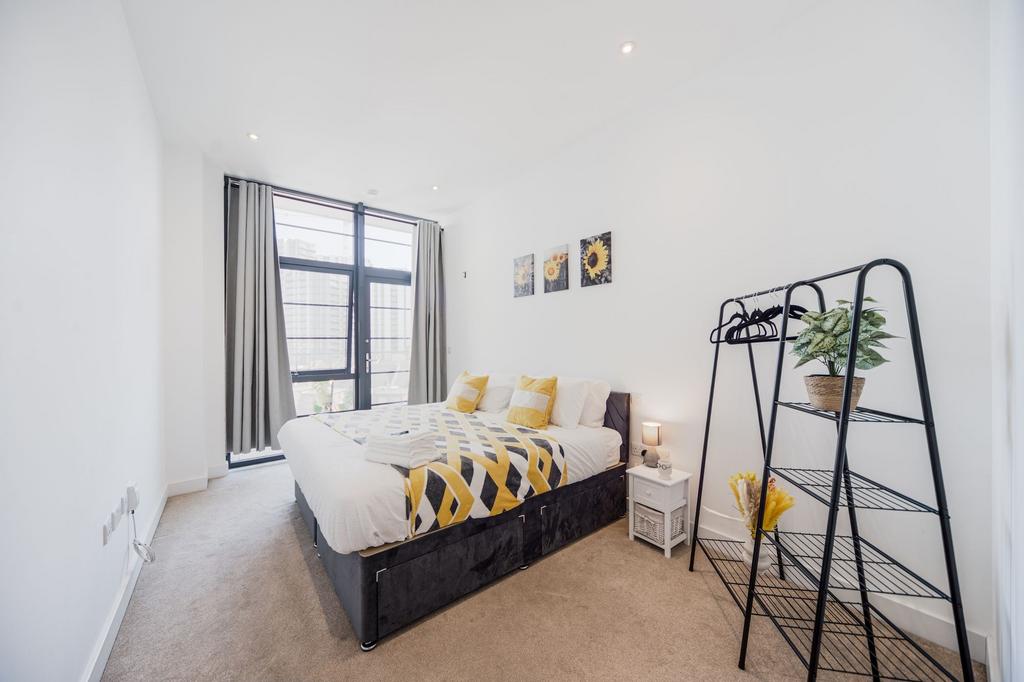 Wick Tower, Powis Street, London SE18 2 bed flat to rent - £4,000 pcm ...