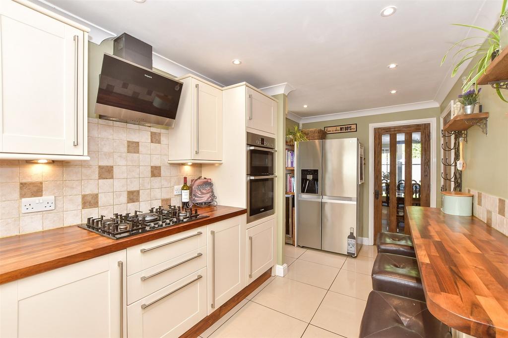 Primrose Drive, Ashford TN23 5 bed detached house for sale - £346,500
