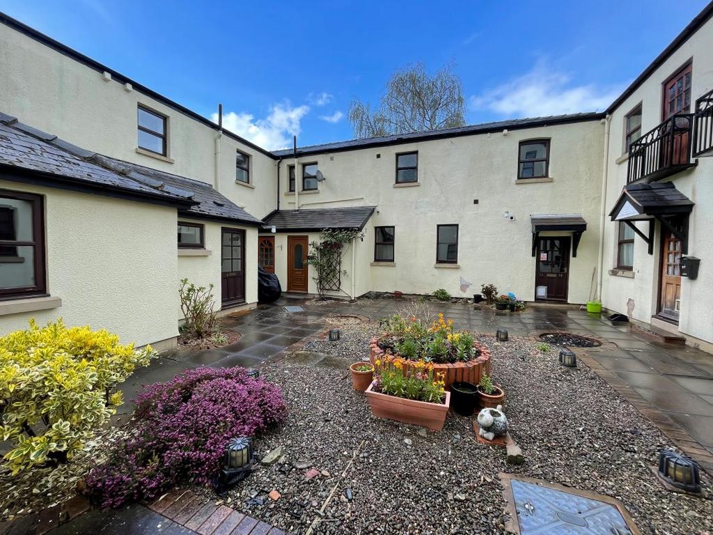 Flat 12 Linton Court, Worcester Road... 3 bed apartment - £40,000