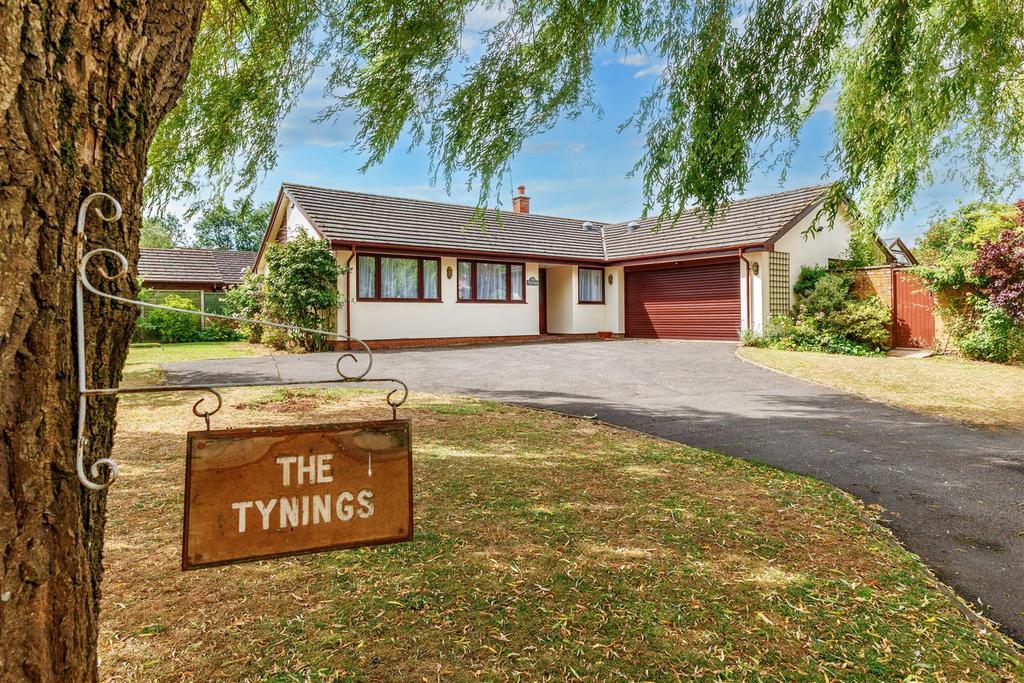 Church Lane, Flyford Flavell... 3 bed detached bungalow - £599,000