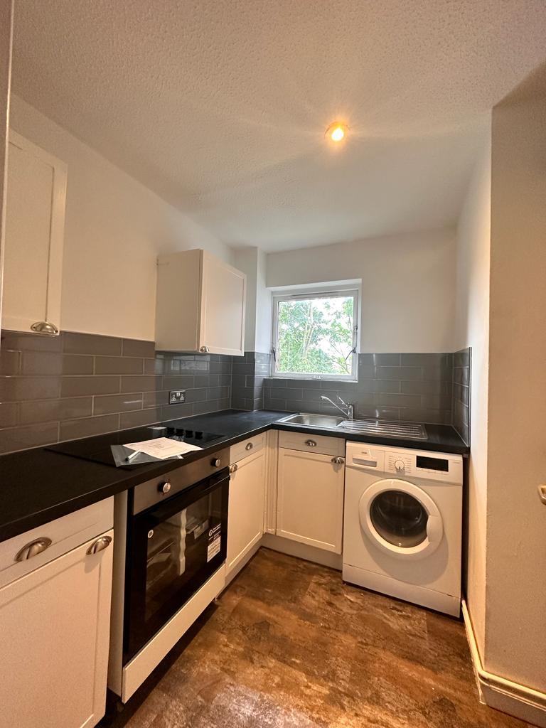 Yiewsley, West Drayton UB7 1 bed flat to rent - £1,250 pcm (£288 pw)