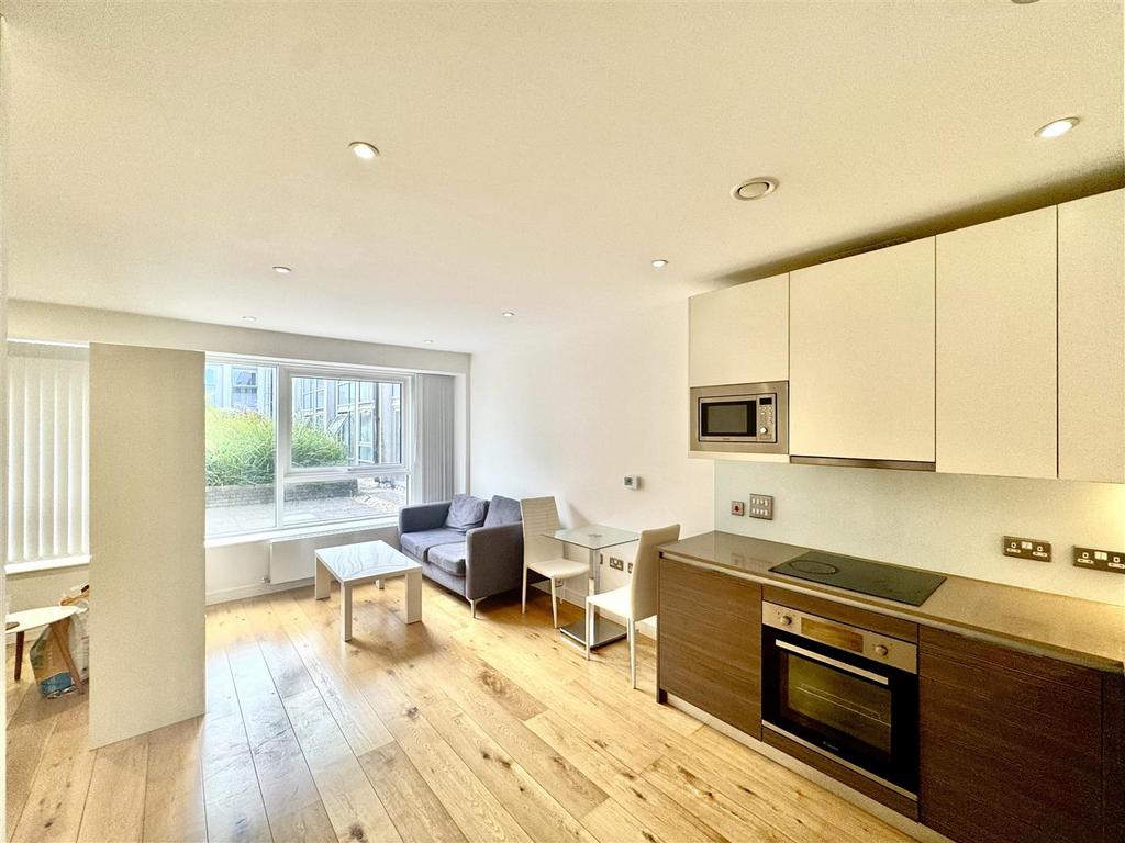 Lampton Road, Hounslow TW3 Studio - £1,250 pcm (£288 pw)