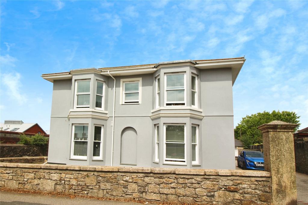 Trevu Road, Cornwall TR14 2 bed flat - £100,000