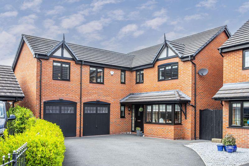 Illidge Close, Cheerbrook Gardens... 5 bed detached house for sale - £ ...