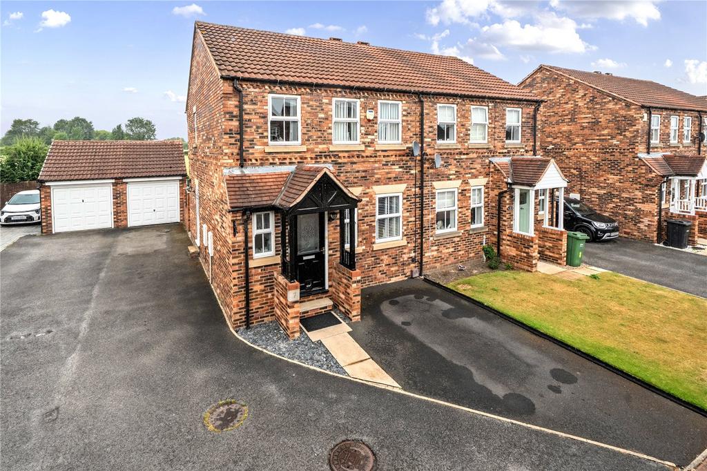 Kingsfield, Rothwell, Leeds, West... 3 bed semi-detached house for sale ...