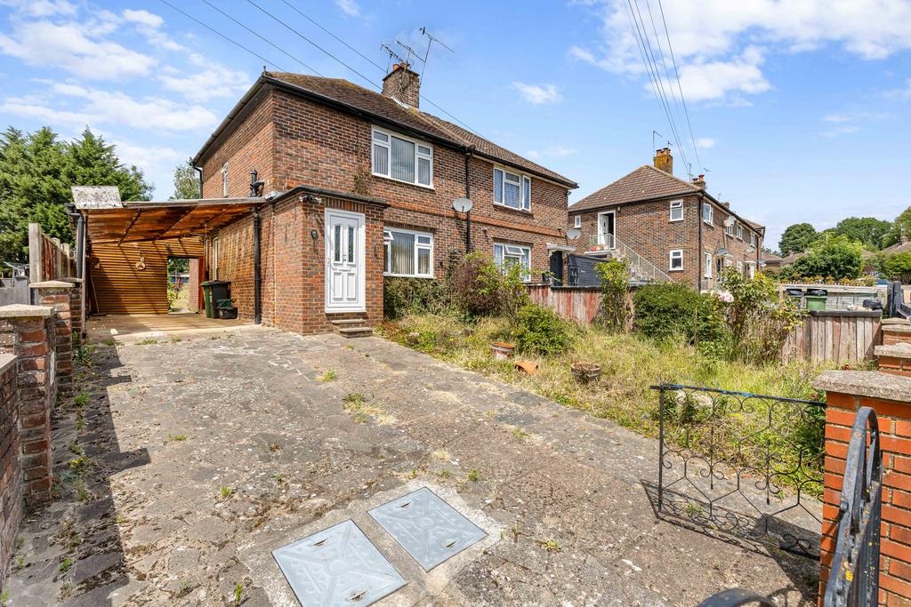 Stuart Crescent, Reigate RH2 3 bed house for sale - £425,000