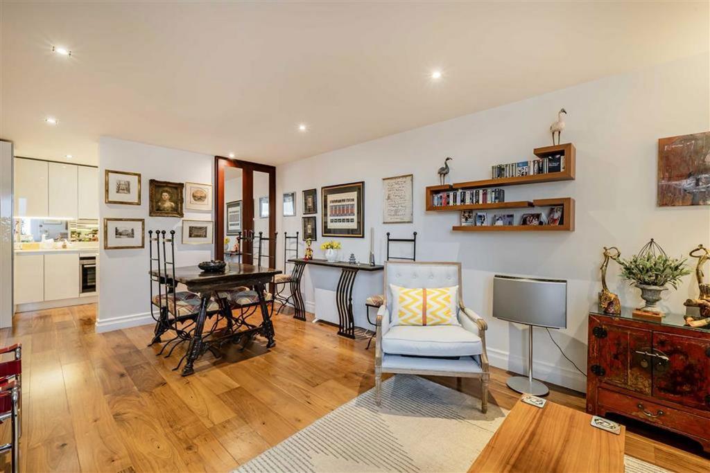 Bridge Place, London SW1V 2 bed flat for sale - £975,000