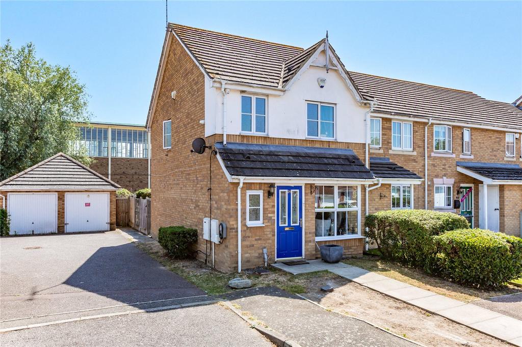 St. Teresa's Close, Basildon, Essex... 3 bed end of terrace house - £ ...