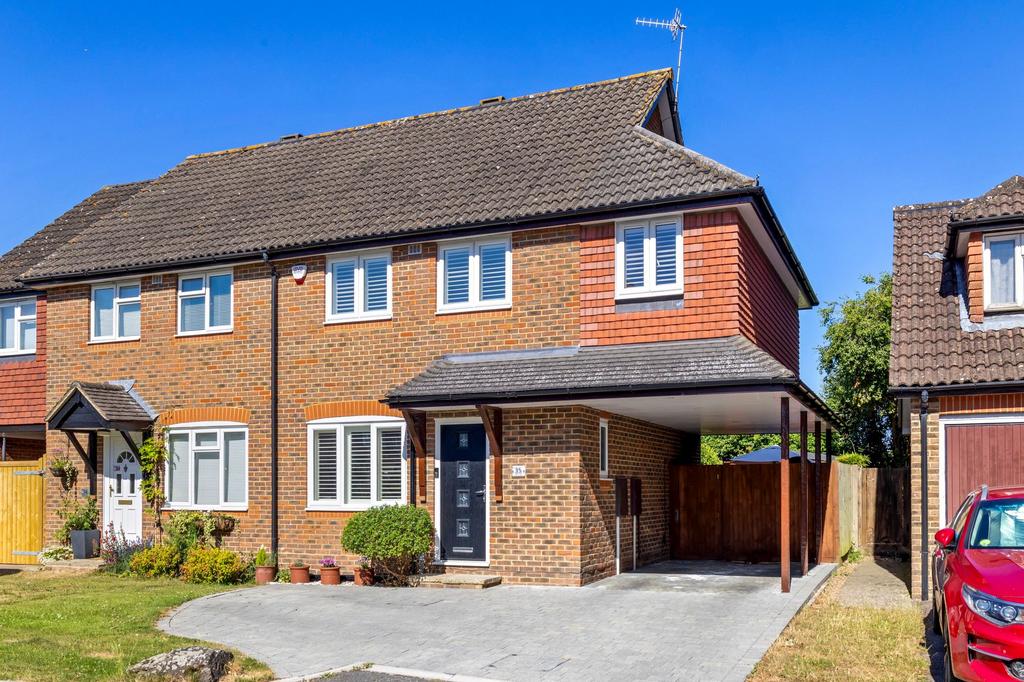 Heather Walk, Horley RH6 4 bed semi-detached house for sale - £425,000
