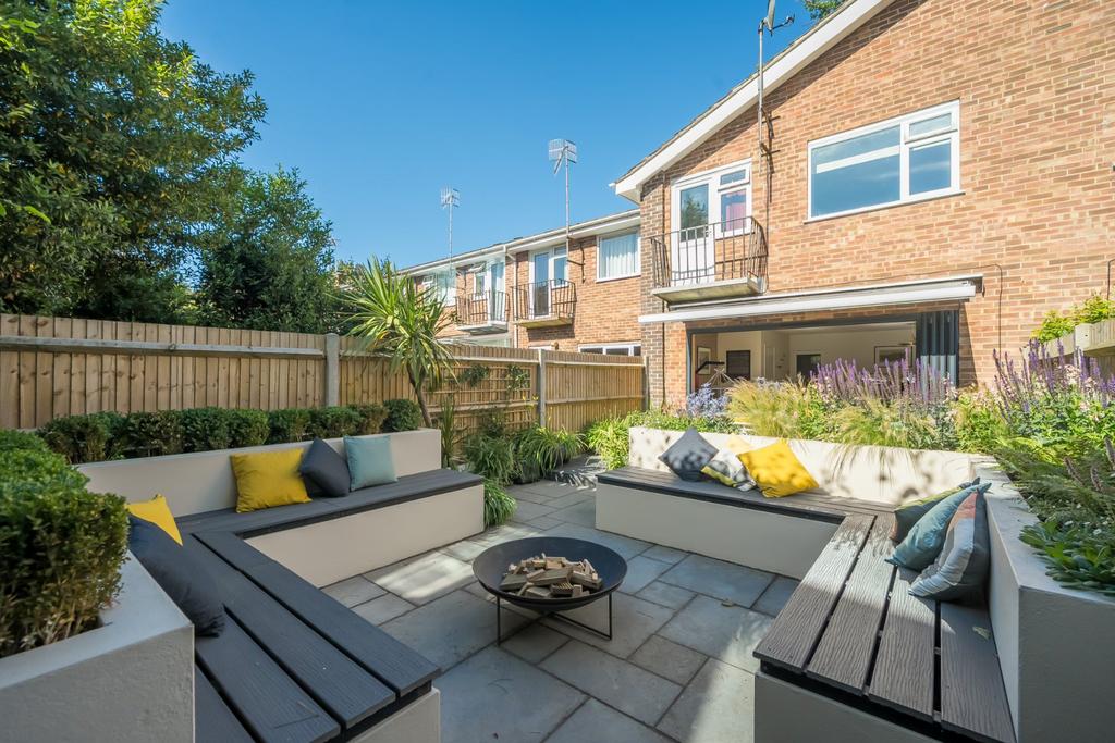 Woodcote, Surrey GU7 3 bed terraced house - £525,000