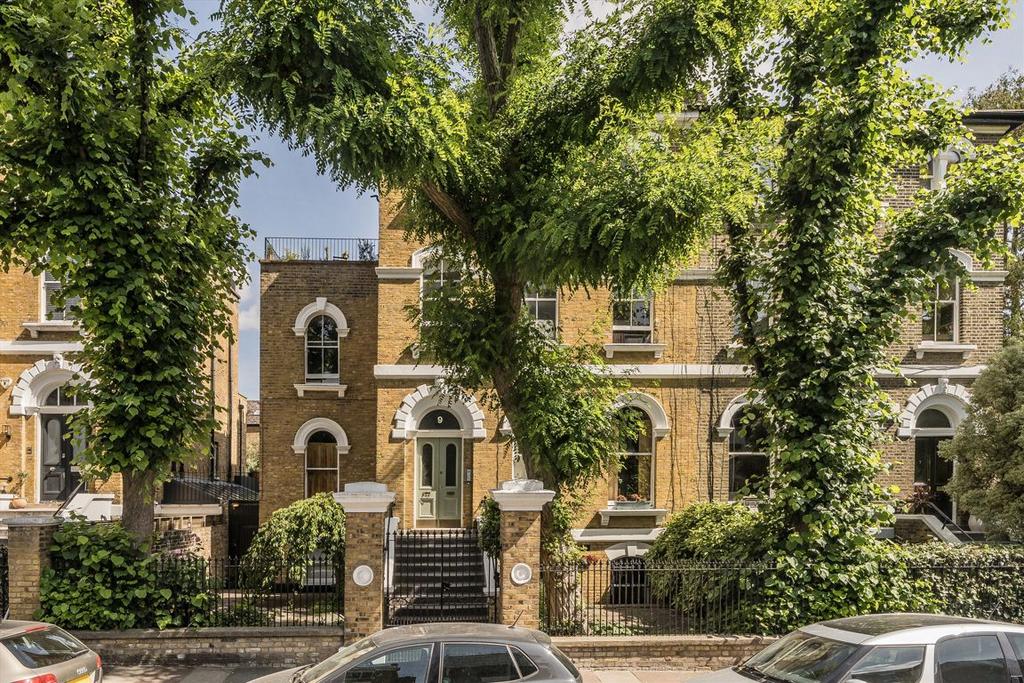 Highbury Hill, London N5 2 bed flat - £675,000