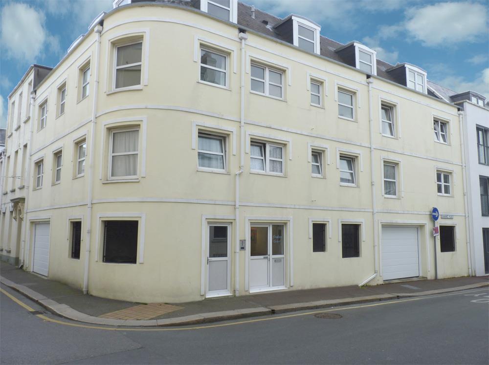 Duhamel Place, St Helier JE2 1 bed apartment - £1,150 pcm (£265 pw)