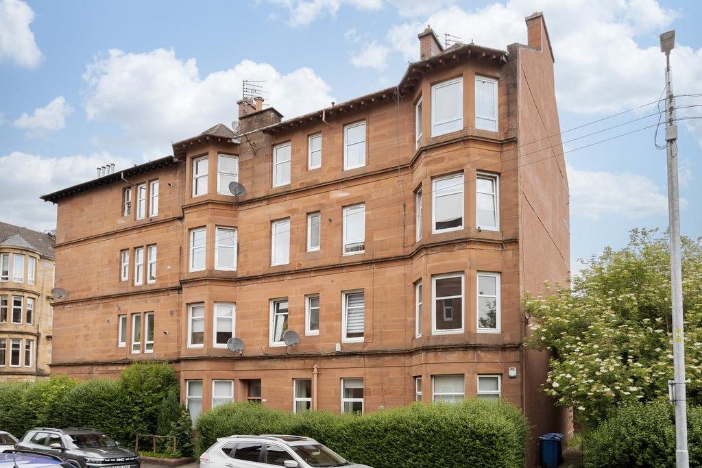 Ledard Road, Glasgow, G42 1 bed flat - £110,000