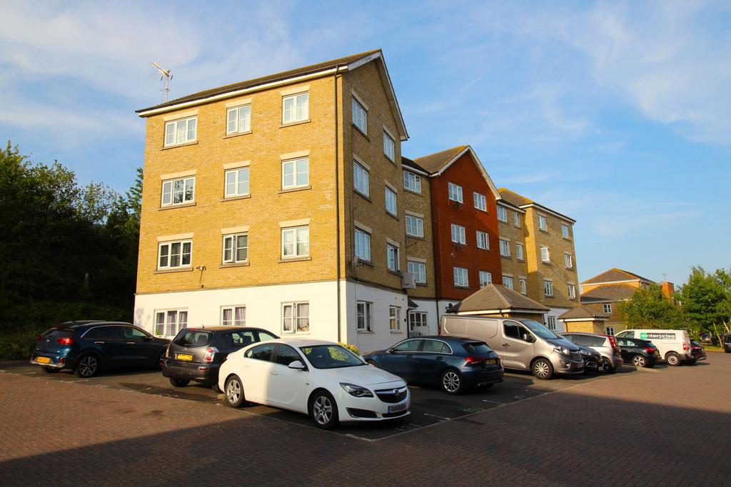 Purfleet RM19 2 bed apartment - £1,600 pcm (£369 pw)