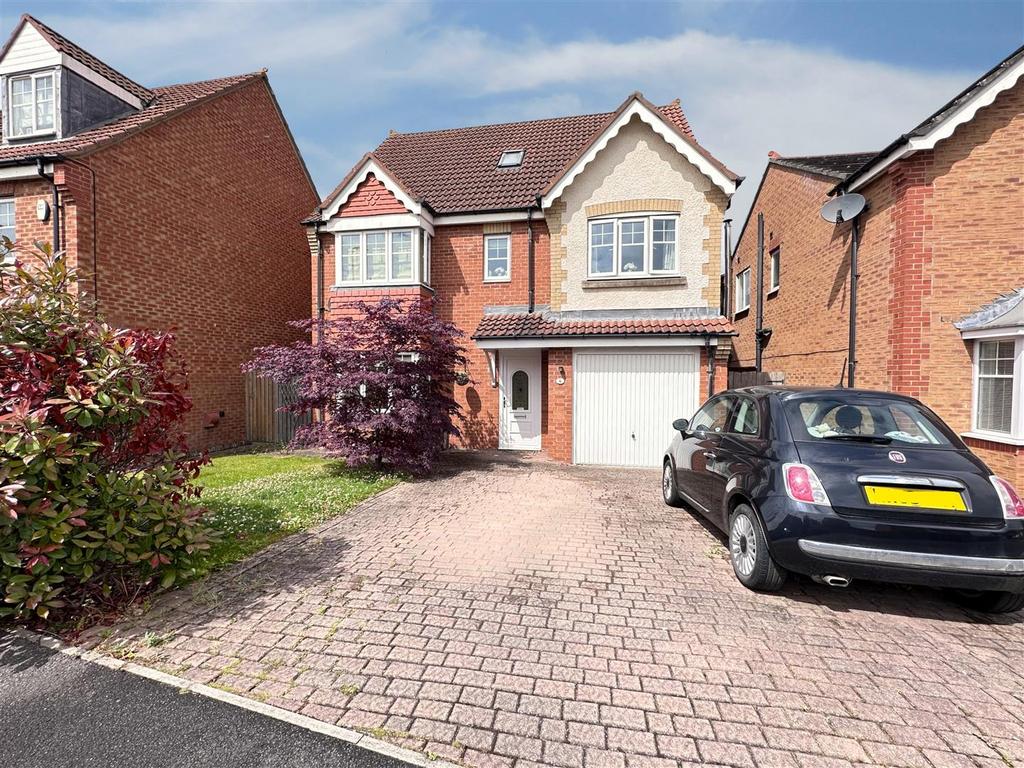 Grenadier Close, Bramley Green, TS18 4QJ 6 bed detached house for sale ...