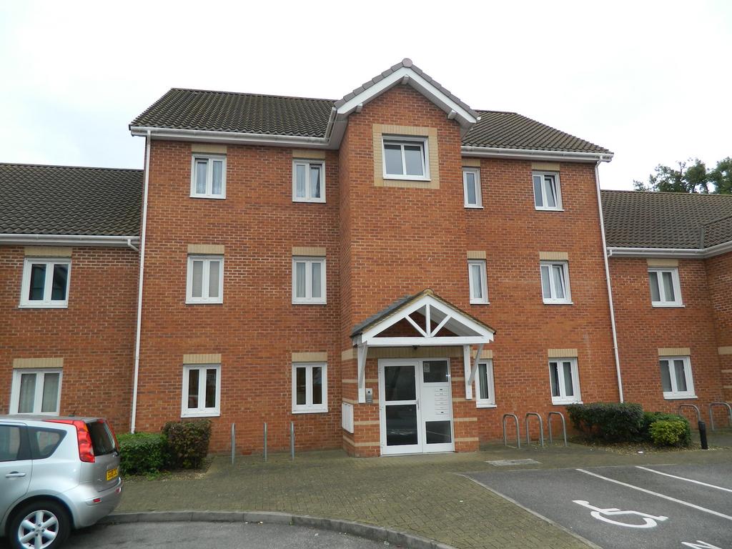 Venus Close, Long Furlong Drive... 2 bed flat to rent - £1,300 pcm (£ ...