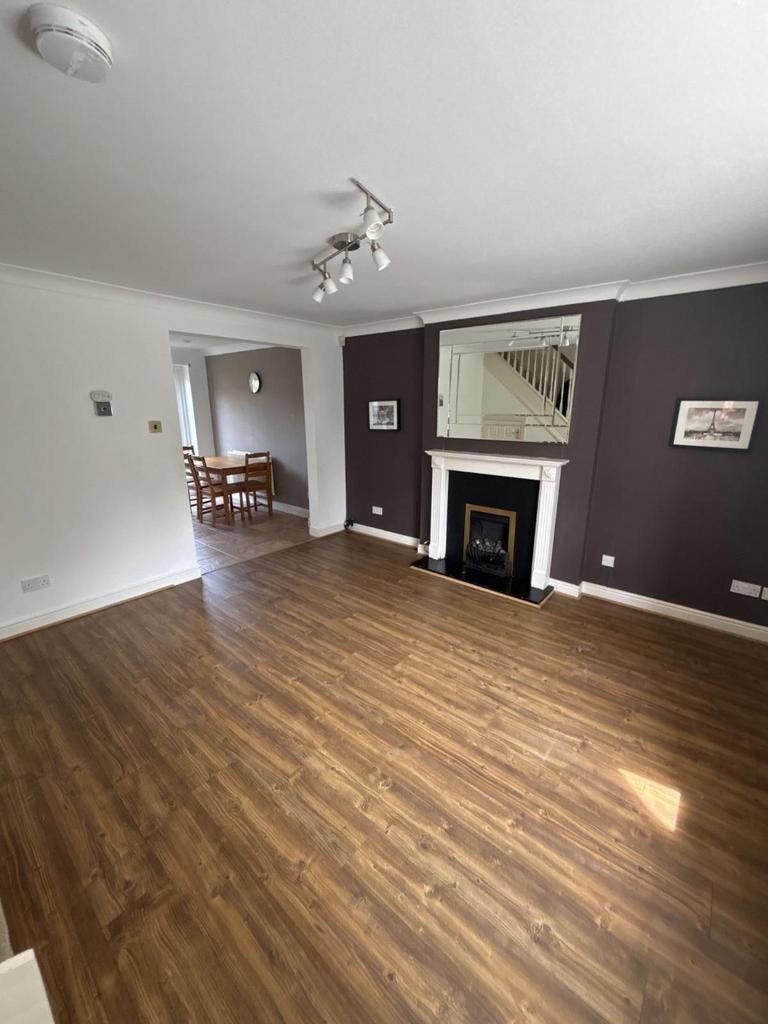 Northampton NN4 3 bed terraced house to rent - £1,300 pcm (£300 pw)