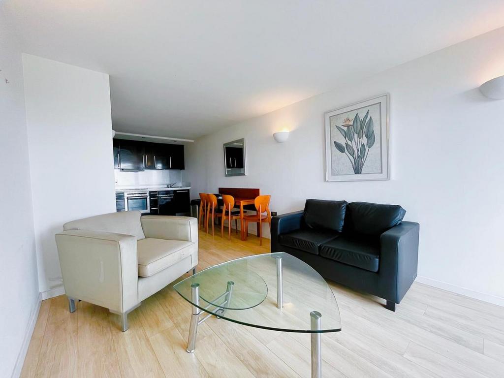 Whitehall Waterfront, 2 Riverside... 2 bed flat - £1,100 pcm (£254 pw)