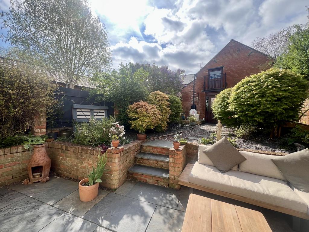 West Street, Weedon, NN7 4QU 4 bed barn conversion - £475,000