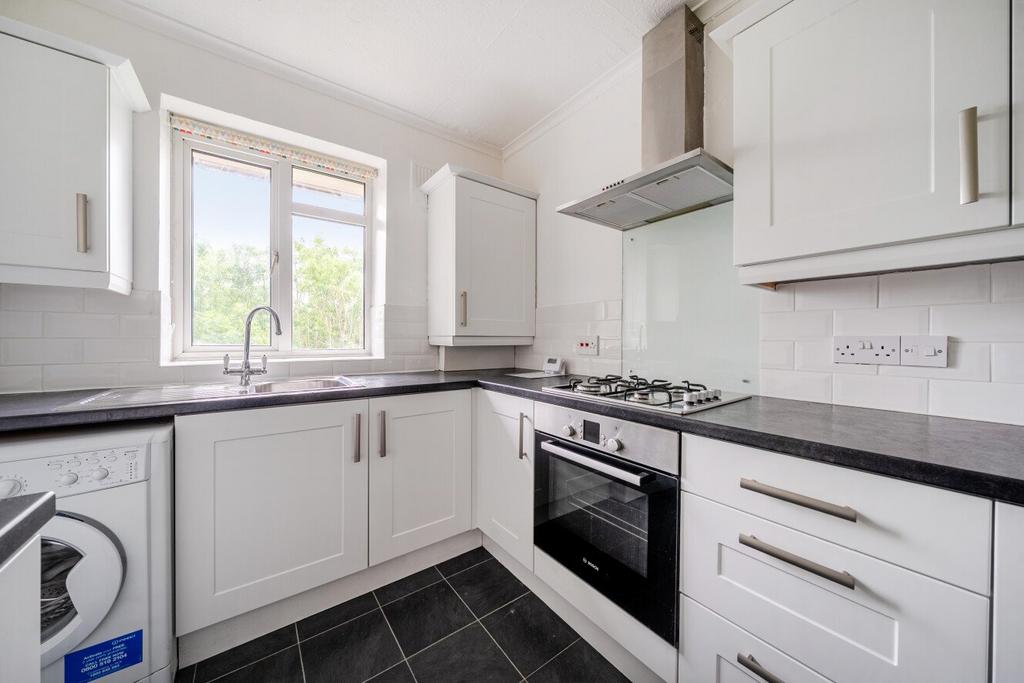 Kirkdale, London, SE26 2 bed flat - £1,650 pcm (£381 pw)