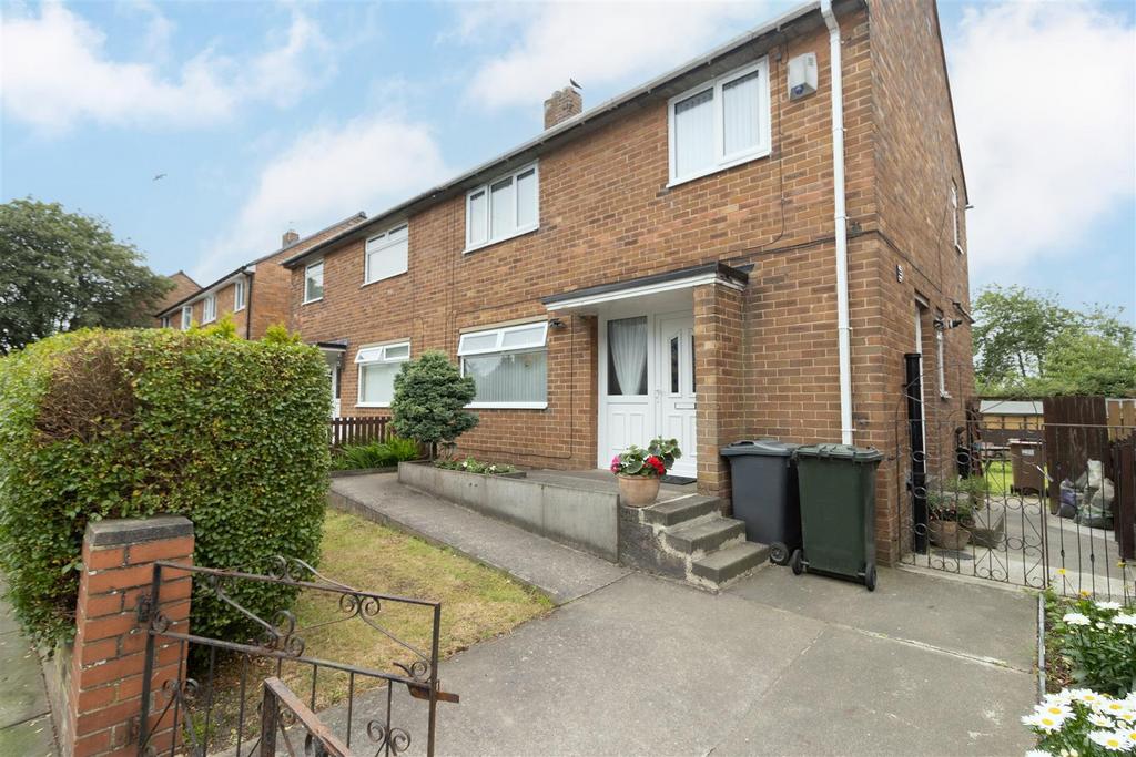 Martin Road, Howdon, Wallsend 3 bed semi-detached house for sale - £150,000