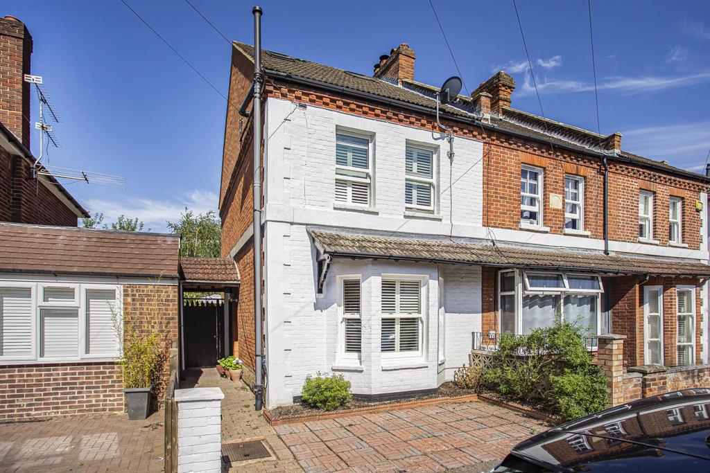 Queens Road, Egham, Surrey, TW20 3 bed semi-detached house for sale - £ ...