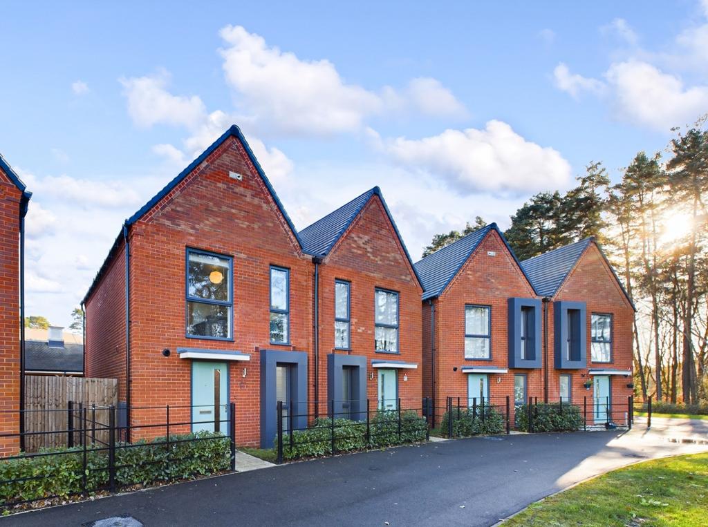 Mulberry Walk, Bordon, Hampshire, GU35 2 bed semi-detached house to ...