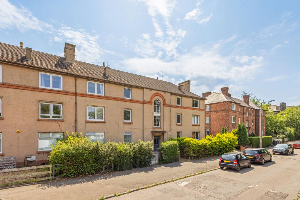 3/6 Northfield Road, Edinburgh, EH8 7PW 2 bed flat for sale - £180,000