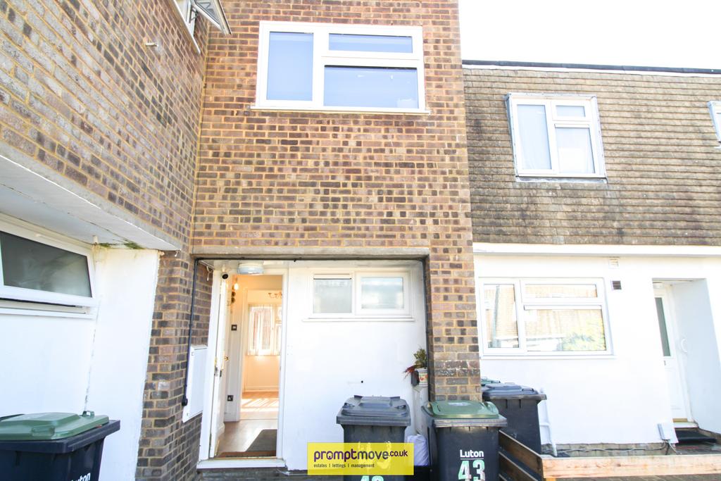 Brussels Way Luton LU3 3TQ 4 bed semi-detached house - £1,780 pcm (£411 pw)