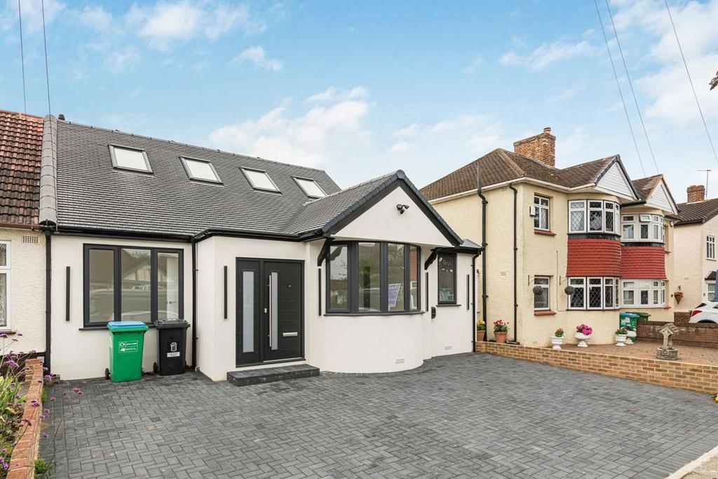 Glasbrook Avenue, Whitton TW2 4 bed bungalow - £950,000