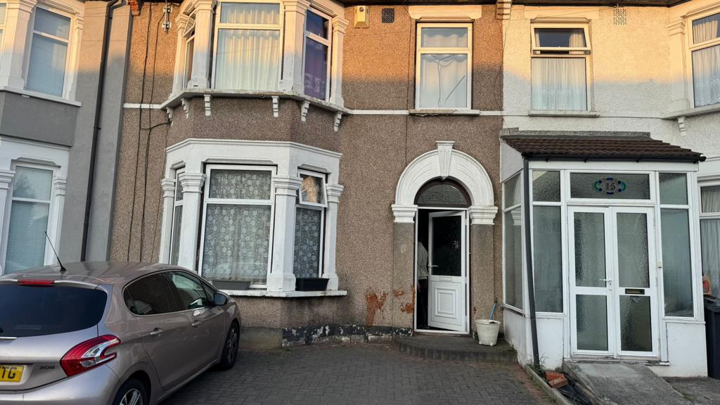 Gordon Road, London, IG1 4 bed terraced house for sale - £580,000