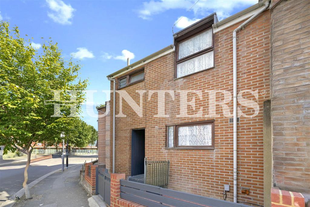 Oulton Road, London, N15 2 bed terraced house for sale - £475,000