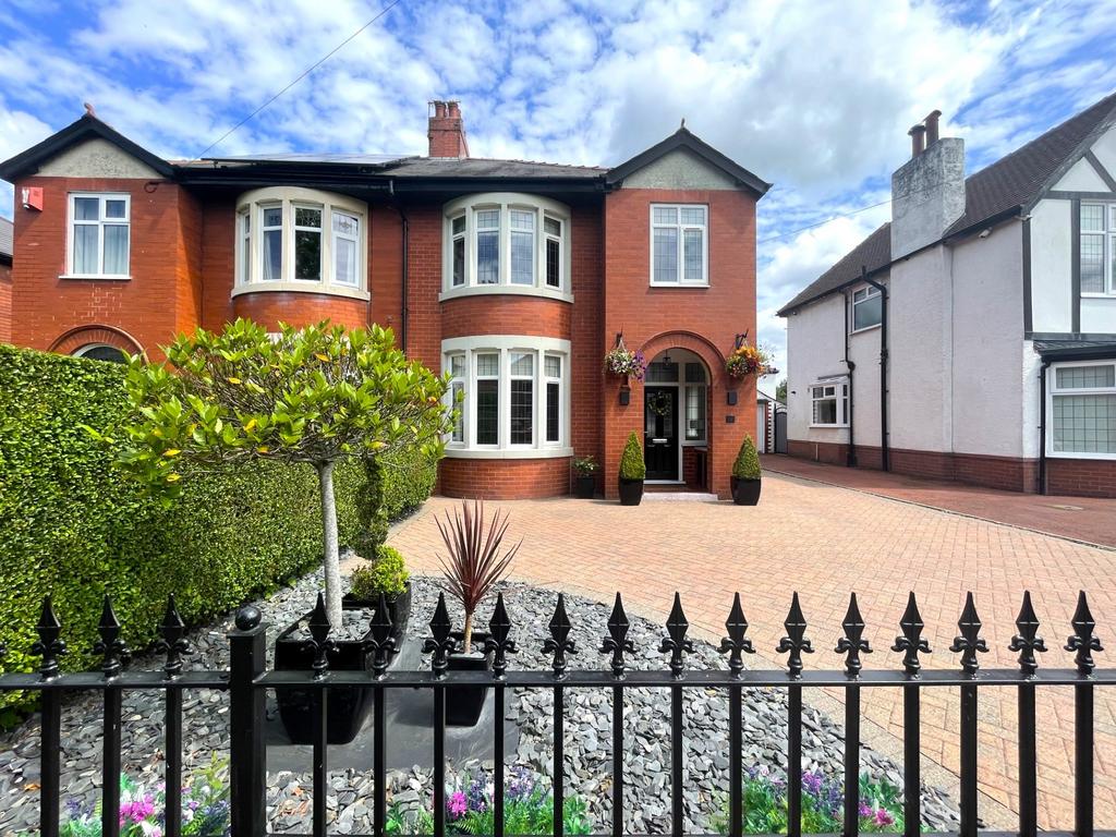 Abingdon Drive, Ashton-On-Ribble PR2 3 bed semi-detached house - £315,000
