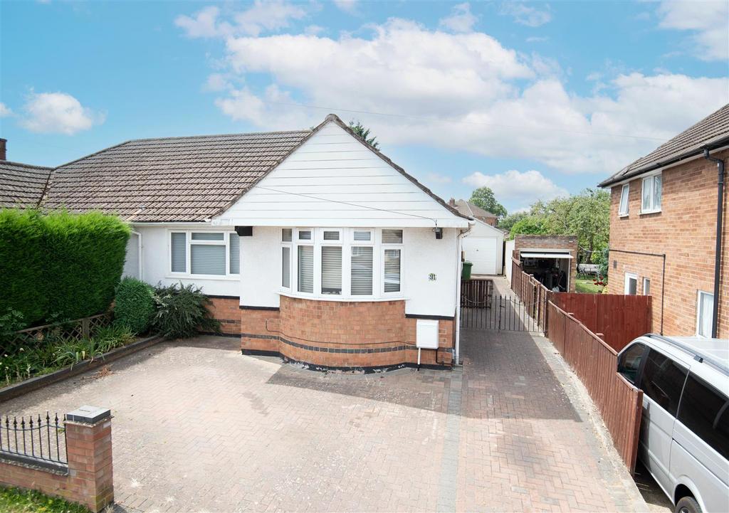 The Pyghtle, Wellingborough 3 bed semi-detached bungalow - £295,000