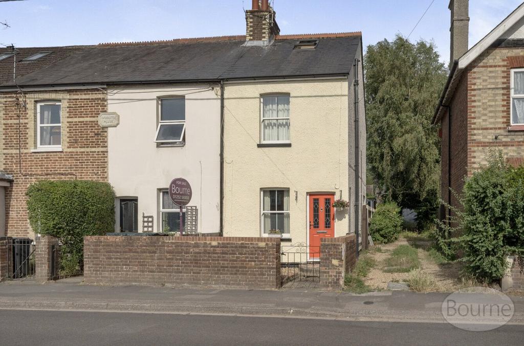 Frimley Road, Ash Vale GU12 3 bed end of terrace house for sale - £475,000