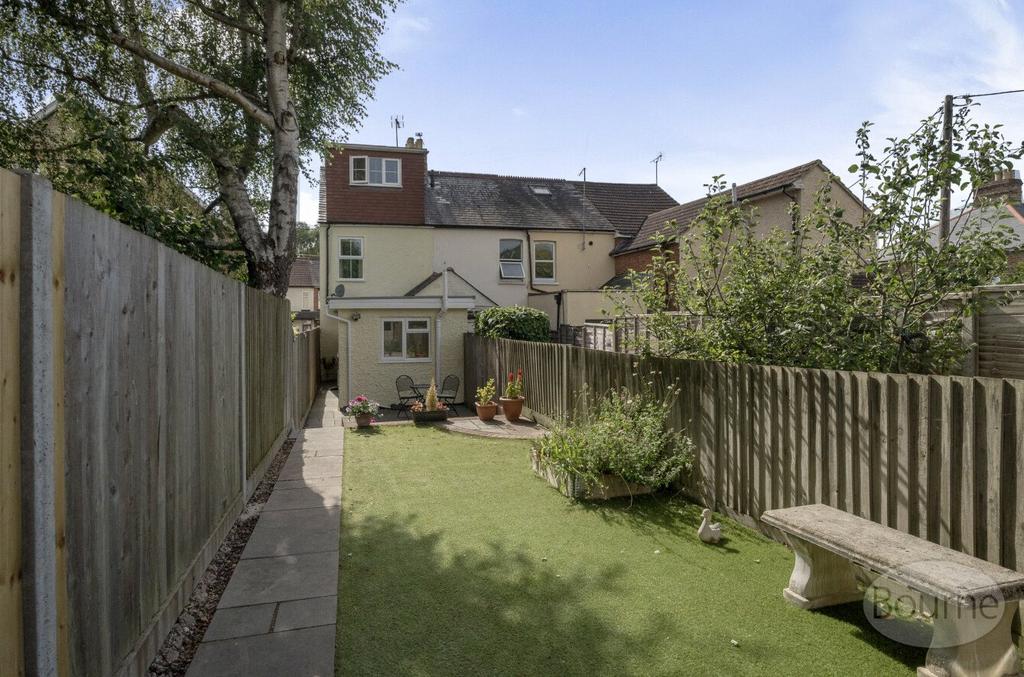 Frimley Road, Ash Vale GU12 3 bed end of terrace house - £440,000