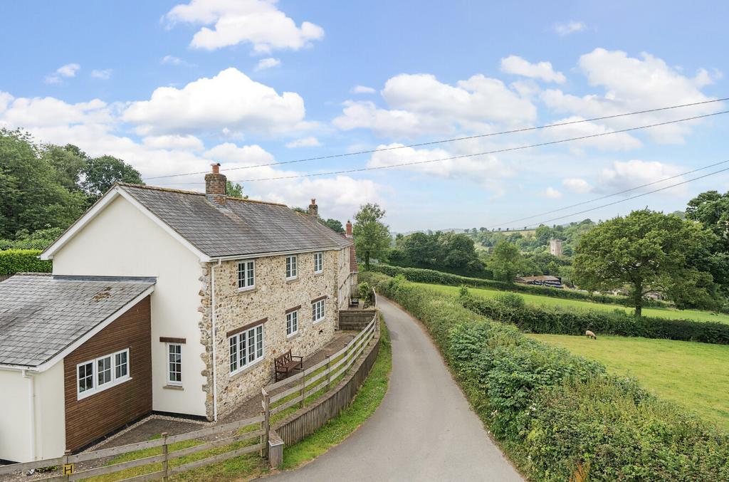 Membury, Axminster, Devon, EX13 4 bed detached house - £575,000