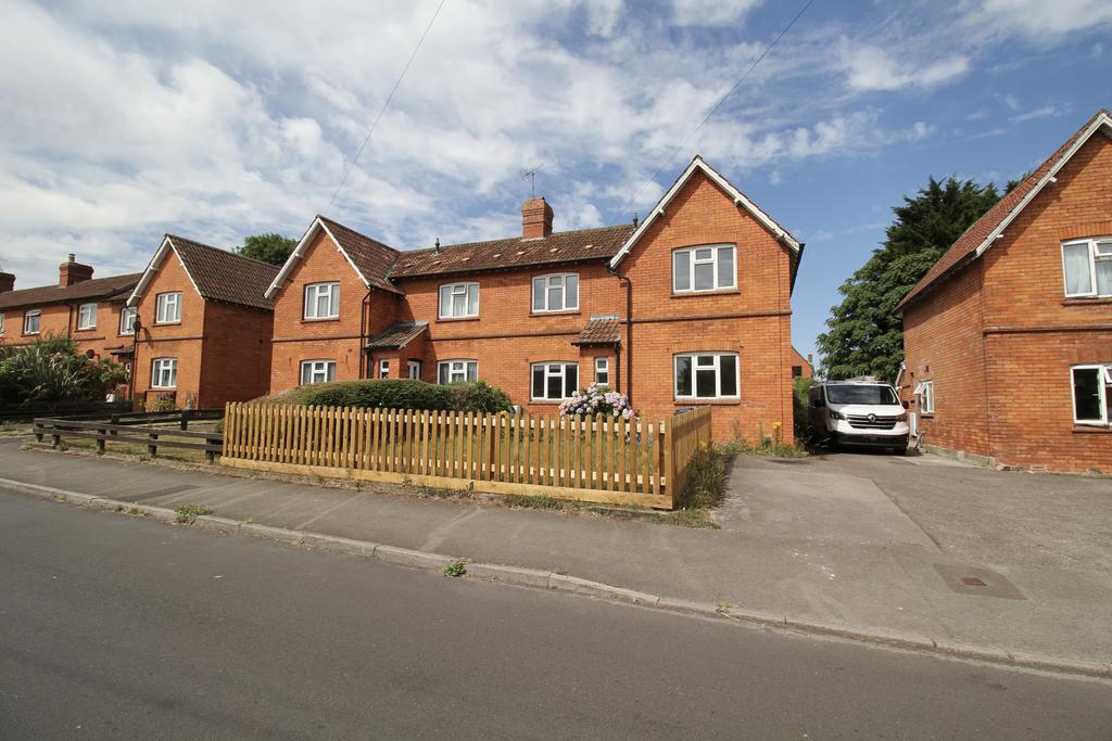 Ivythorn Road, Street 3 bed semi-detached house - £200,000