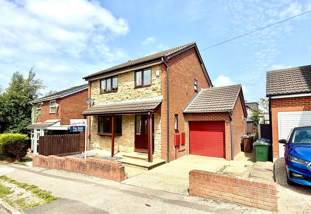 High Street, Staincross, S75 5AZ 3 bed detached house - £235,000