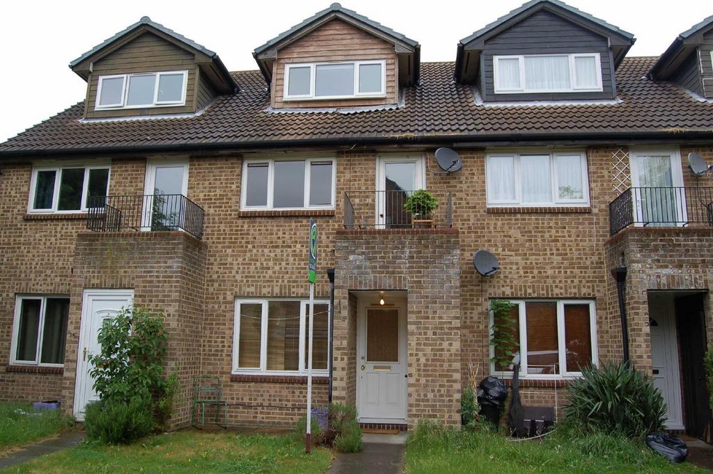 Ruskin Way, Merton Abbey SW19 1 bed maisonette - £1,400 pcm (£323 pw)